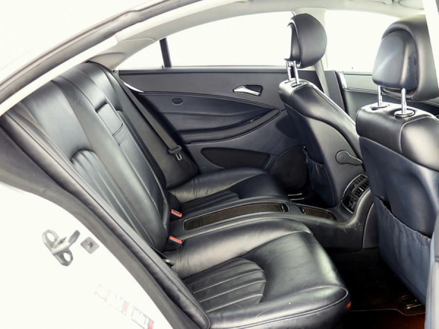 Pelēks Mercedes-Benz CLS 320 2008 Tallina, ar dzinēja tilpumu 3.00 L un nobraukumu 285 tūkst. km par 3999 €, foto 8 vietnē AUTOMOTO.COM.LV
