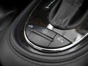 Pelēks Mercedes-Benz CLS 320 2008 Tallina, ar dzinēja tilpumu 3.00 L un nobraukumu 285 tūkst. km par 3999 €, foto 9 vietnē AUTOMOTO.COM.LV