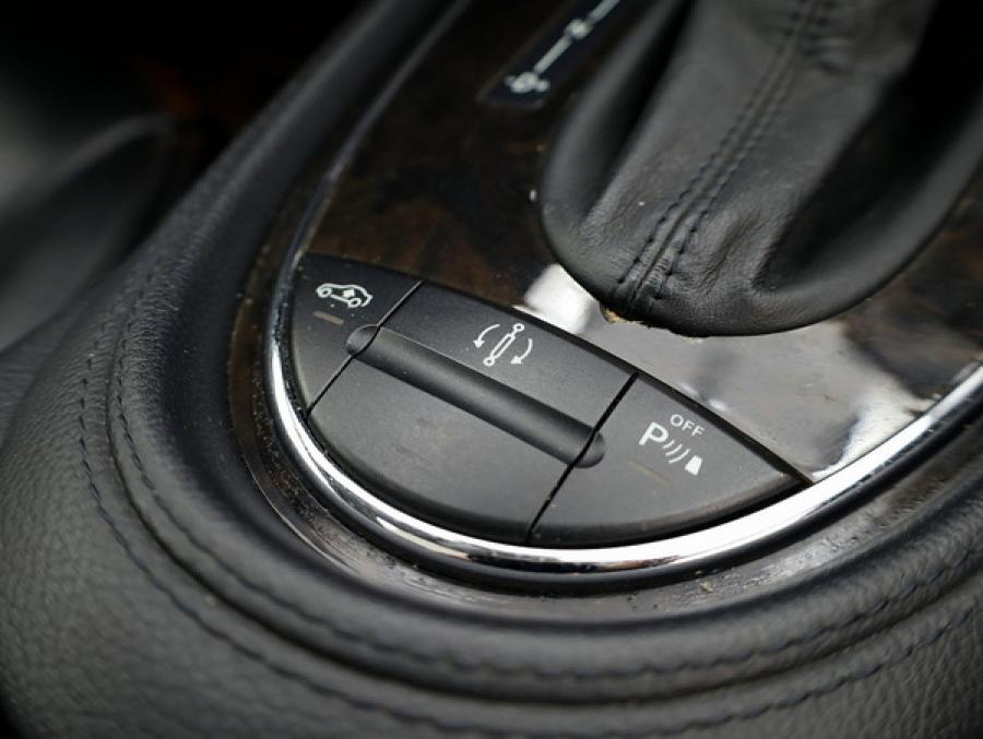 Pelēks Mercedes-Benz CLS 320 2008 Tallina, ar dzinēja tilpumu 3.00 L un nobraukumu 285 tūkst. km par 3999 €, foto 9 vietnē AUTOMOTO.COM.LV