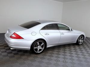 Pelēks Mercedes-Benz CLS 320 2008 Tallina, ar dzinēja tilpumu 3.00 L un nobraukumu 285 tūkst. km par 3999 €, foto 12 vietnē AUTOMOTO.COM.LV