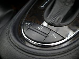 Pelēks Mercedes-Benz CLS 320 2008 Tallina, ar dzinēja tilpumu 3.00 L un nobraukumu 285 tūkst. km par 3999 €, foto 17 vietnē AUTOMOTO.COM.LV