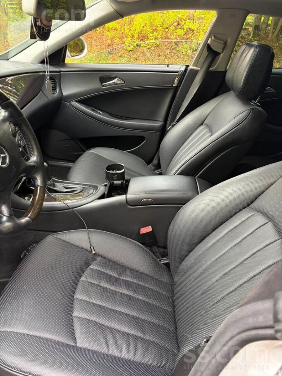 Pelēks Mercedes-Benz CLS 320 2008 Talsi, ar dzinēja tilpumu 3.00 L un nobraukumu 310 tūkst. km par 5000 €, foto 7 vietnē AUTOMOTO.COM.LV