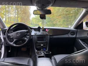 Pelēks Mercedes-Benz CLS 320 2008 Talsi, ar dzinēja tilpumu 3.00 L un nobraukumu 310 tūkst. km par 5000 €, foto 8 vietnē AUTOMOTO.COM.LV