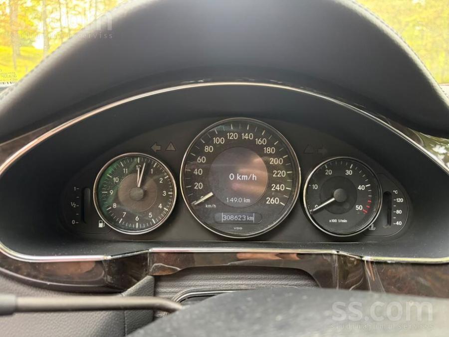 Pelēks Mercedes-Benz CLS 320 2008 Talsi, ar dzinēja tilpumu 3.00 L un nobraukumu 310 tūkst. km par 5000 €, foto 10 vietnē AUTOMOTO.COM.LV