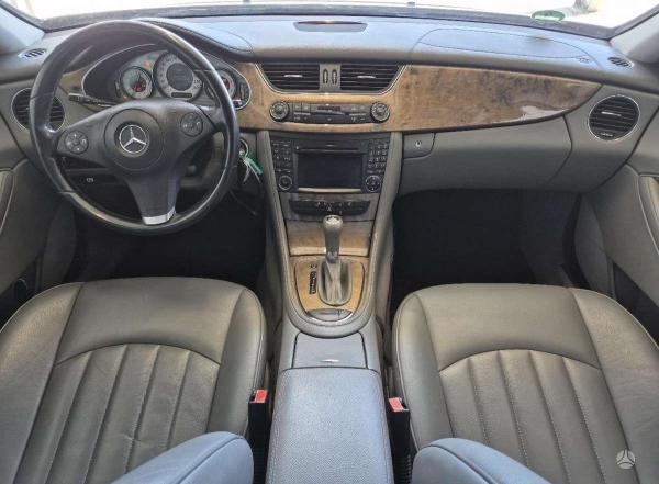 Pelēks Mercedes-Benz CLS 320 2009 Klaipėda, ar dzinēja tilpumu 3.00 L un nobraukumu 295 tūkst. km par 3300 €, foto 5 vietnē AUTOMOTO.COM.LV