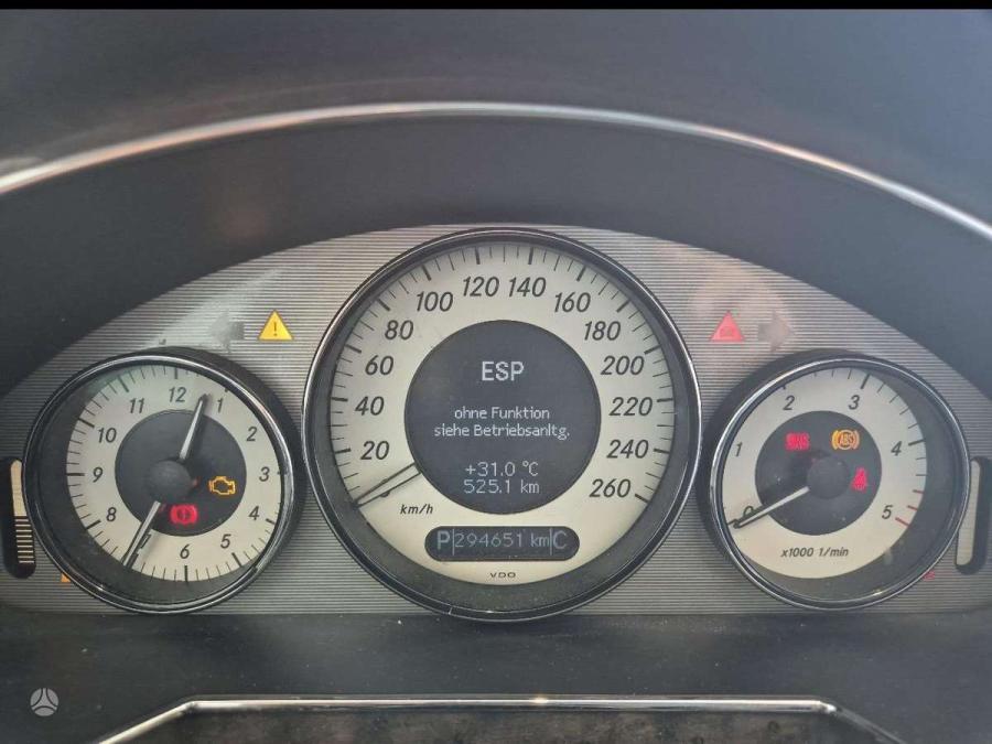Pelēks Mercedes-Benz CLS 320 2009 Klaipėda, ar dzinēja tilpumu 3.00 L un nobraukumu 295 tūkst. km par 3300 €, foto 8 vietnē AUTOMOTO.COM.LV