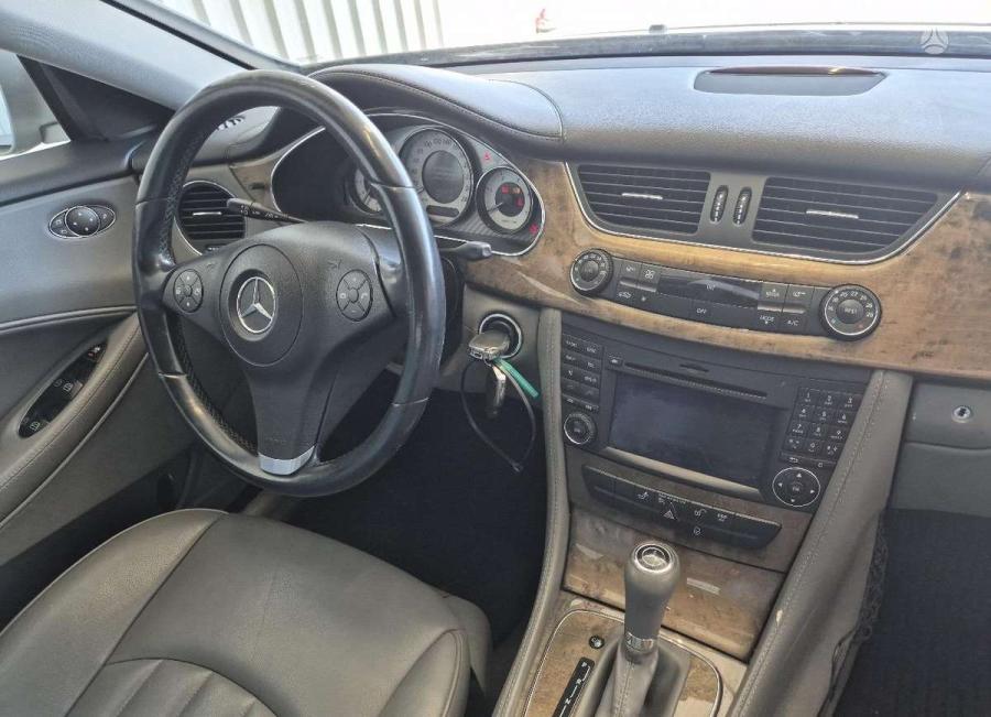 Pelēks Mercedes-Benz CLS 320 2009 Klaipėda, ar dzinēja tilpumu 3.00 L un nobraukumu 295 tūkst. km par 3300 €, foto 10 vietnē AUTOMOTO.COM.LV