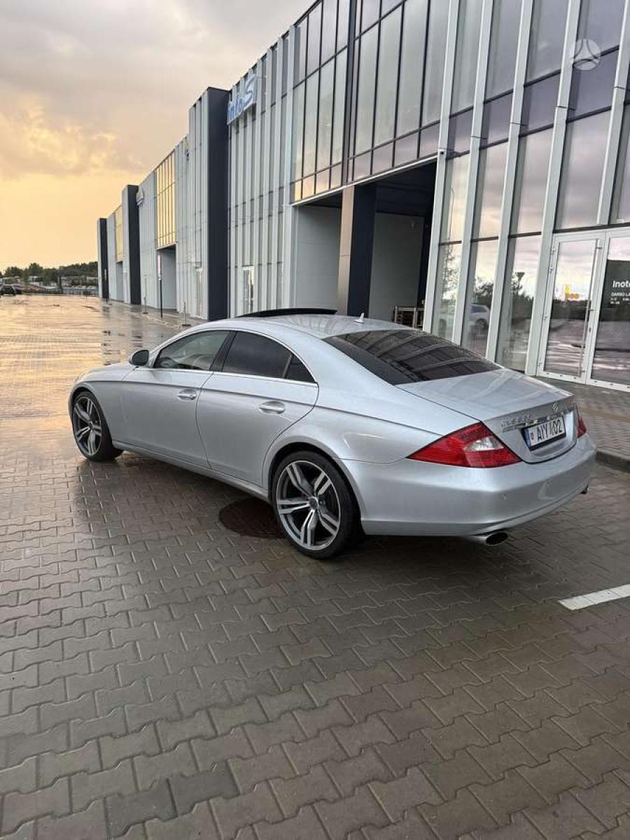 Grey Mercedes-Benz CLS 320 2009 in Vilnius, with an engine capacity of 2.99 L and mileage of 440 thousand km for 4000 €, photo 3 on AUTOMOTO.COM.LV