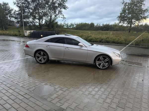 Grey Mercedes-Benz CLS 320 2009 in Vilnius, with an engine capacity of 2.99 L and mileage of 440 thousand km for 4000 €, photo 6 on AUTOMOTO.COM.LV