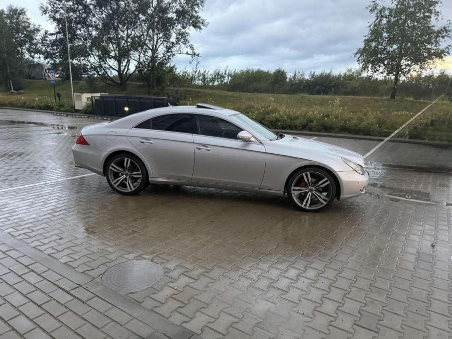 Grey Mercedes-Benz CLS 320 2009 in Vilnius, with an engine capacity of 2.99 L and mileage of 440 thousand km for 4000 €, photo 7 on AUTOMOTO.COM.LV