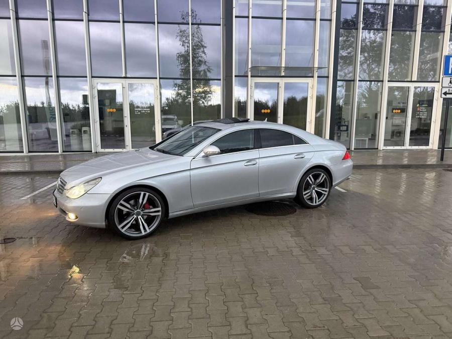 Grey Mercedes-Benz CLS 320 2009 in Vilnius, with an engine capacity of 2.99 L and mileage of 440 thousand km for 4000 €, photo 8 on AUTOMOTO.COM.LV