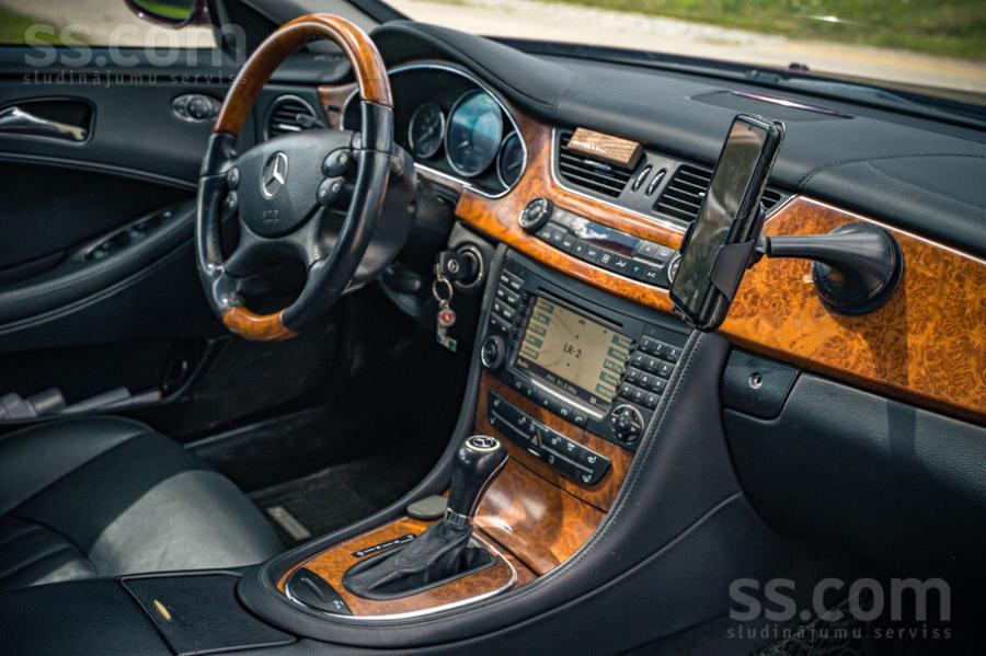 Sarkans Mercedes-Benz CLS 320 2006 Limbaži, ar dzinēja tilpumu 3.00 L un nobraukumu 543 tūkst. km par 4500 €, foto 6 vietnē AUTOMOTO.COM.LV