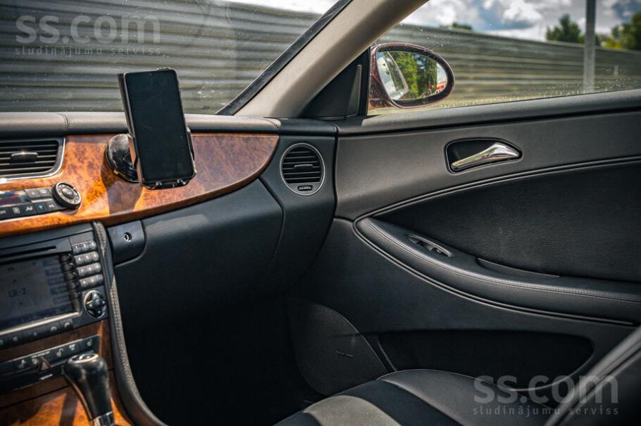 Sarkans Mercedes-Benz CLS 320 2006 Limbaži, ar dzinēja tilpumu 3.00 L un nobraukumu 543 tūkst. km par 4500 €, foto 8 vietnē AUTOMOTO.COM.LV