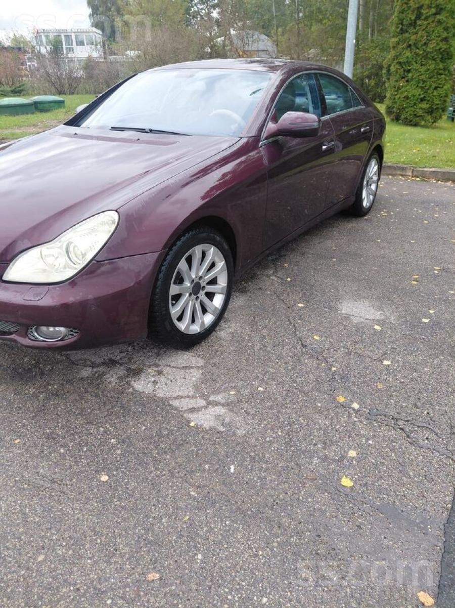 Red Mercedes-Benz CLS 320 2008 in Riga, with an engine capacity of 3.00 L and mileage of 361 thousand km for 4200 €, photo 6 on AUTOMOTO.COM.LV