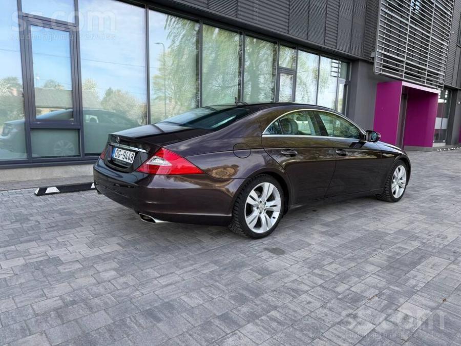 Red Mercedes-Benz CLS 320 2009 in Riga, with an engine capacity of 3.00 L and mileage of 327 thousand km for 7900 €, photo 4 on AUTOMOTO.COM.LV