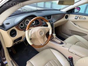 Red Mercedes-Benz CLS 320 2009 in Riga, with an engine capacity of 3.00 L and mileage of 327 thousand km for 7900 €, photo 8 on AUTOMOTO.COM.LV