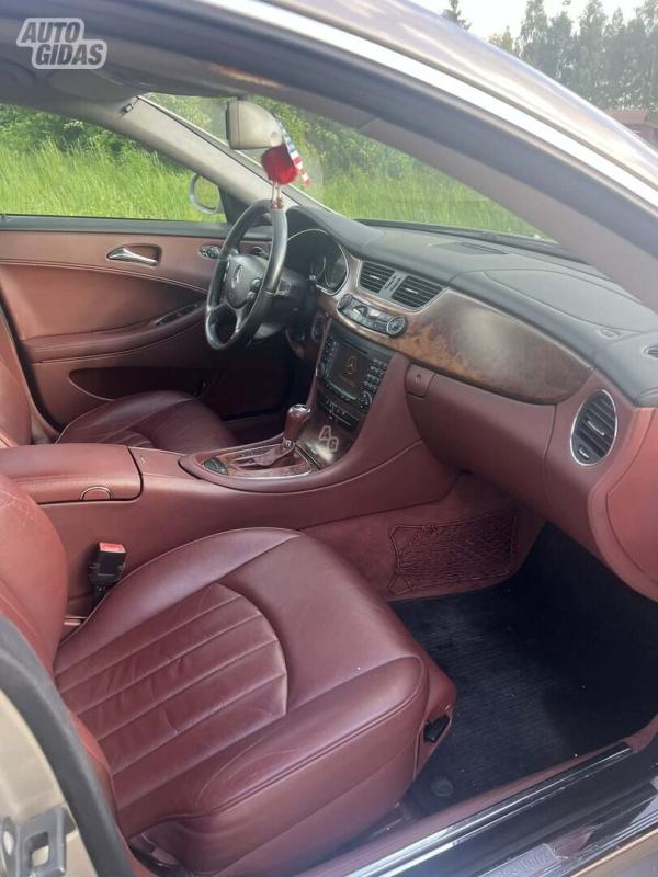 Mercedes-Benz CLS 320 2006 in Vilnius, with an engine capacity of 3.00 L and mileage of 380 thousand km for 2650 €, photo 8 on AUTOMOTO.COM.LV