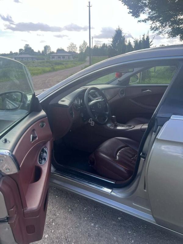 Mercedes-Benz CLS 320 2006 in Vilnius, with an engine capacity of 3.00 L and mileage of 380 thousand km for 2650 €, photo 9 on AUTOMOTO.COM.LV