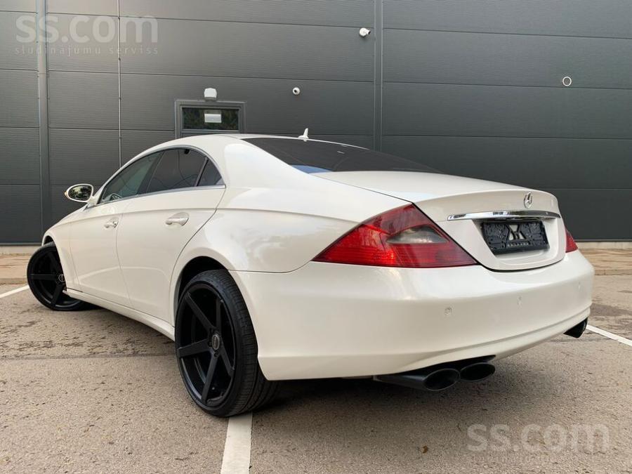 White Mercedes-Benz CLS 320 2008 in Riga, with an engine capacity of 3.00 L and mileage of 317 thousand km for 5700 €, photo 5 on AUTOMOTO.COM.LV