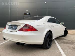 White Mercedes-Benz CLS 320 2008 in Riga, with an engine capacity of 3.00 L and mileage of 317 thousand km for 5700 €, photo 6 on AUTOMOTO.COM.LV