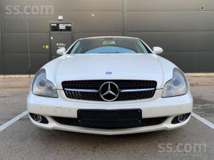 White Mercedes-Benz CLS 320 2008 in Riga, with an engine capacity of 3.00 L and mileage of 317 thousand km for 5700 €, photo 8 on AUTOMOTO.COM.LV