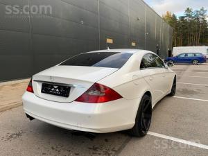 White Mercedes-Benz CLS 320 2008 in Riga, with an engine capacity of 3.00 L and mileage of 317 thousand km for 5700 €, photo 9 on AUTOMOTO.COM.LV