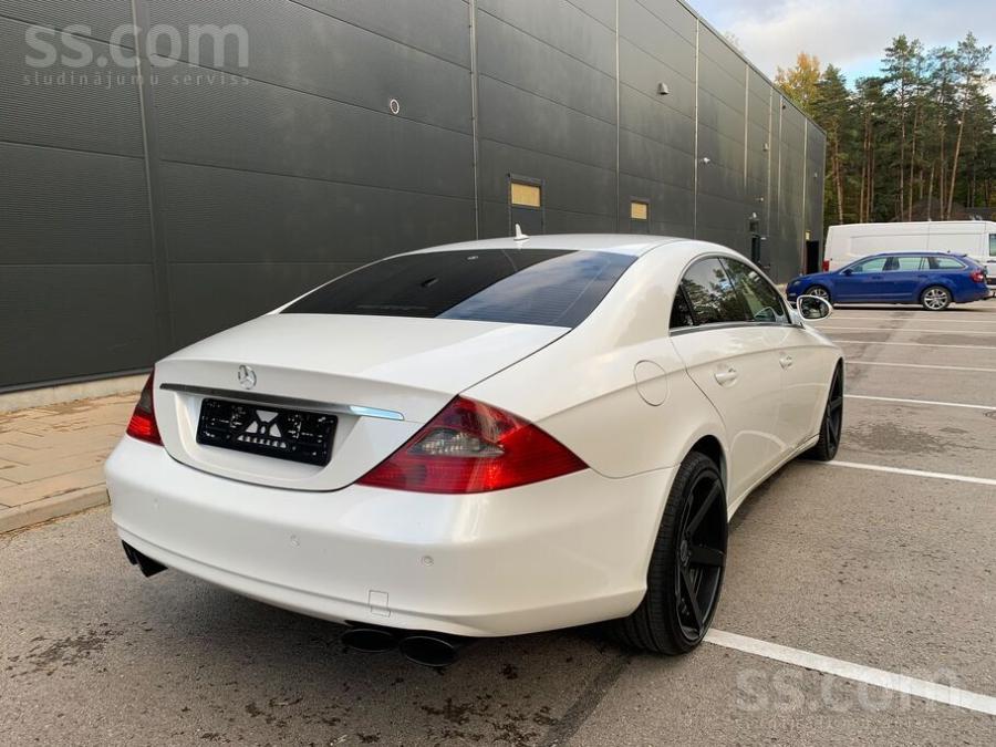 White Mercedes-Benz CLS 320 2008 in Riga, with an engine capacity of 3.00 L and mileage of 317 thousand km for 5700 €, photo 9 on AUTOMOTO.COM.LV