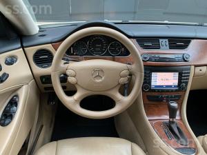 White Mercedes-Benz CLS 320 2008 in Riga, with an engine capacity of 3.00 L and mileage of 317 thousand km for 5700 €, photo 11 on AUTOMOTO.COM.LV