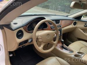 White Mercedes-Benz CLS 320 2008 in Riga, with an engine capacity of 3.00 L and mileage of 317 thousand km for 5700 €, photo 12 on AUTOMOTO.COM.LV