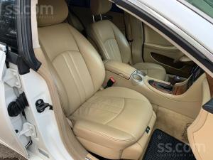 White Mercedes-Benz CLS 320 2008 in Riga, with an engine capacity of 3.00 L and mileage of 317 thousand km for 5700 €, photo 14 on AUTOMOTO.COM.LV