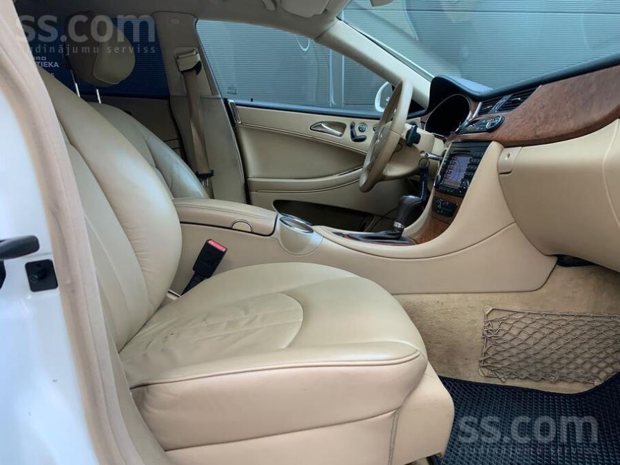 White Mercedes-Benz CLS 320 2008 in Riga, with an engine capacity of 3.00 L and mileage of 317 thousand km for 5700 €, photo 15 on AUTOMOTO.COM.LV