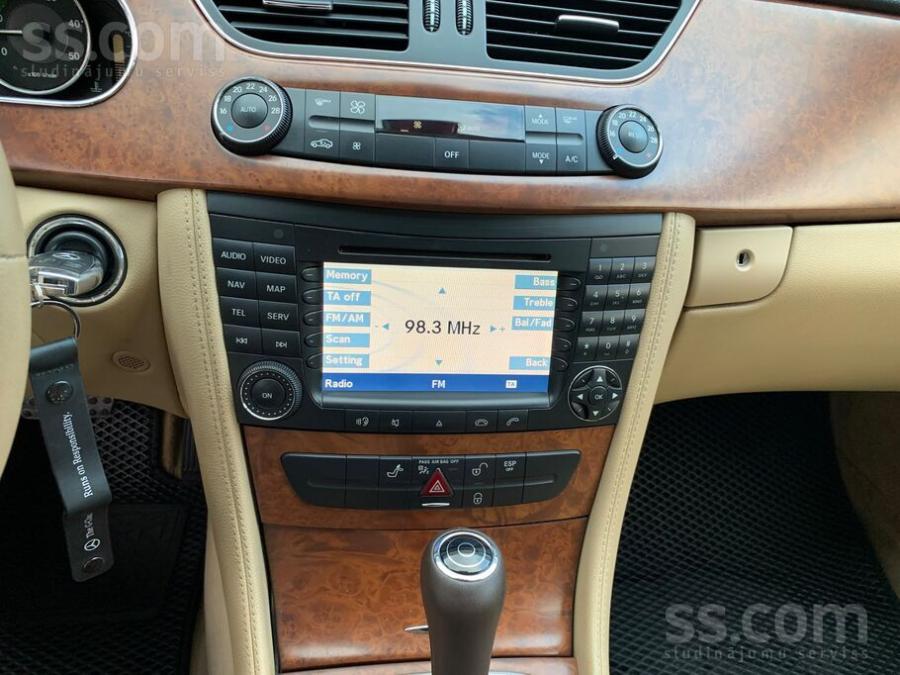 White Mercedes-Benz CLS 320 2008 in Riga, with an engine capacity of 3.00 L and mileage of 317 thousand km for 5700 €, photo 25 on AUTOMOTO.COM.LV
