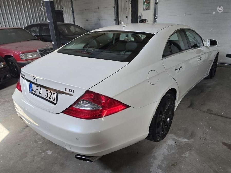 Balts Mercedes-Benz CLS 320 2009 Viļņa, ar dzinēja tilpumu 2.99 L un nobraukumu 406 tūkst. km par 4400 €, foto 4 vietnē AUTOMOTO.COM.LV