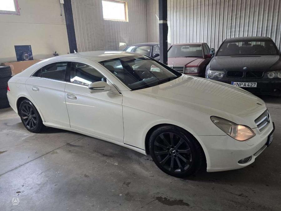 Balts Mercedes-Benz CLS 320 2009 Viļņa, ar dzinēja tilpumu 2.99 L un nobraukumu 406 tūkst. km par 4400 €, foto 5 vietnē AUTOMOTO.COM.LV