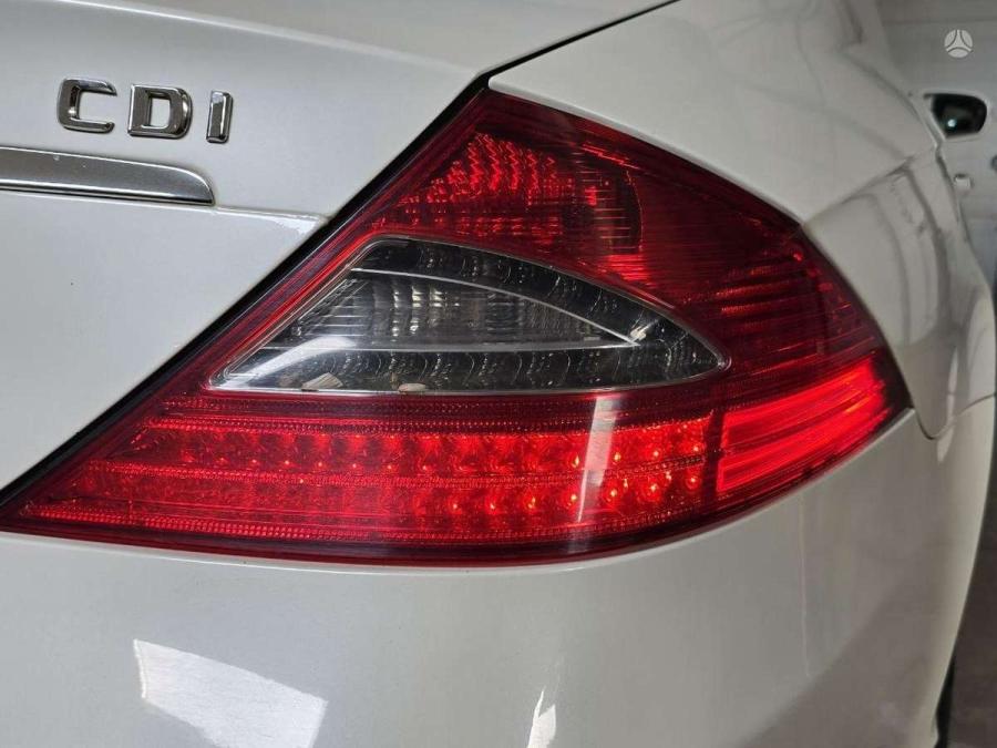 Balts Mercedes-Benz CLS 320 2009 Viļņa, ar dzinēja tilpumu 2.99 L un nobraukumu 406 tūkst. km par 4400 €, foto 6 vietnē AUTOMOTO.COM.LV