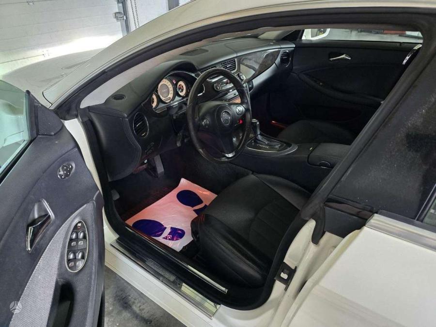 Balts Mercedes-Benz CLS 320 2009 Viļņa, ar dzinēja tilpumu 2.99 L un nobraukumu 406 tūkst. km par 4400 €, foto 11 vietnē AUTOMOTO.COM.LV