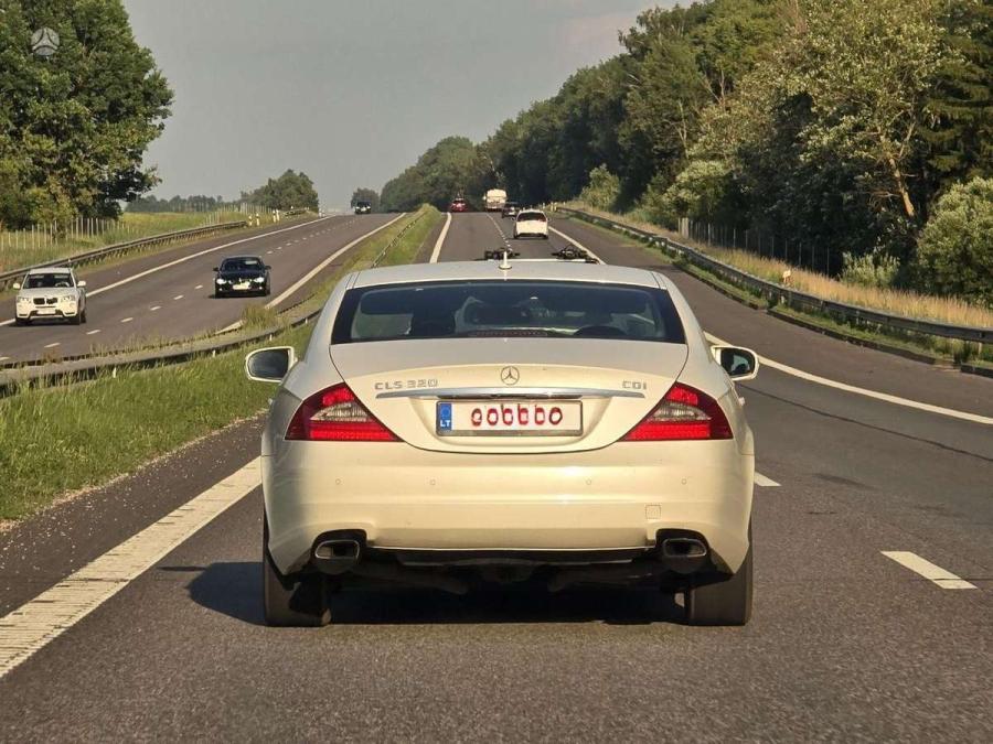 Balts Mercedes-Benz CLS 320 2009 Viļņa, ar dzinēja tilpumu 2.99 L un nobraukumu 406 tūkst. km par 4400 €, foto 13 vietnē AUTOMOTO.COM.LV