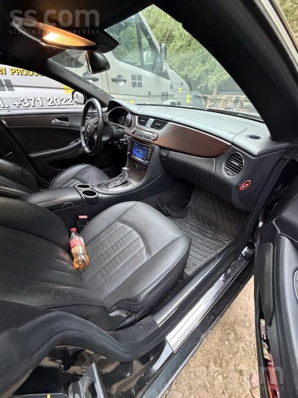 Black Mercedes-Benz CLS 350 2005 in Jelgava, with an engine capacity of 3.50 L and mileage of 295 thousand km for 2150 €, photo 10 on AUTOMOTO.COM.LV