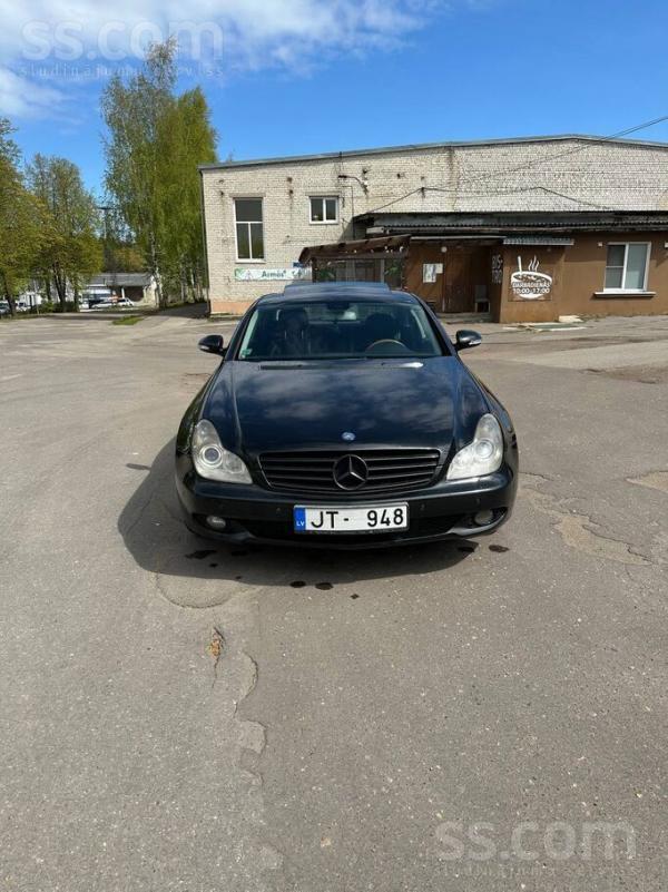Black Mercedes-Benz CLS 350 2006 in Riga, with an engine capacity of 3.50 L and mileage of 336 thousand km for 4900 €, photo 6 on AUTOMOTO.COM.LV