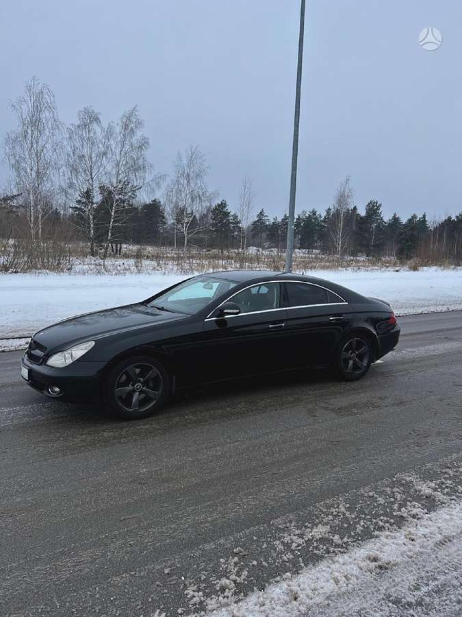 Melns Mercedes-Benz CLS 350 2006 Šauļi, ar dzinēja tilpumu 3.50 L un nobraukumu 303 tūkst. km par 5499 €, foto 21 vietnē AUTOMOTO.COM.LV
