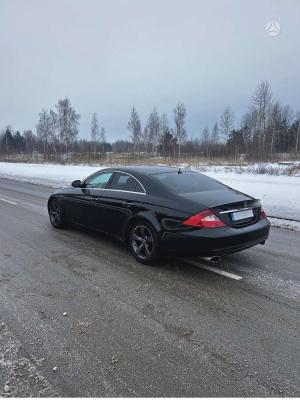 Melns Mercedes-Benz CLS 350 2006 Šauļi, ar dzinēja tilpumu 3.50 L un nobraukumu 303 tūkst. km par 5499 €, foto 22 vietnē AUTOMOTO.COM.LV