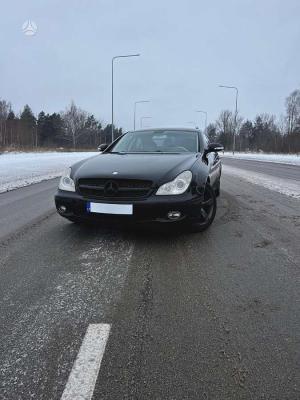 Black Mercedes-Benz CLS 350 2006 in Siauliai, with an engine capacity of 3.50 L and mileage of 303 thousand km for 5499 €, photo 2 on AUTOMOTO.COM.LV
