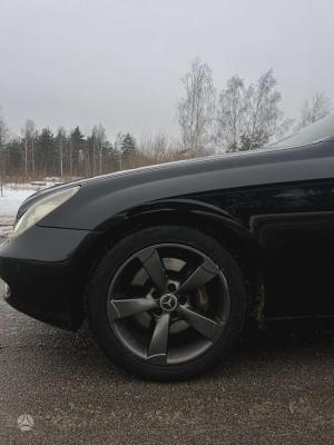 Black Mercedes-Benz CLS 350 2006 in Siauliai, with an engine capacity of 3.50 L and mileage of 303 thousand km for 5499 €, photo 4 on AUTOMOTO.COM.LV