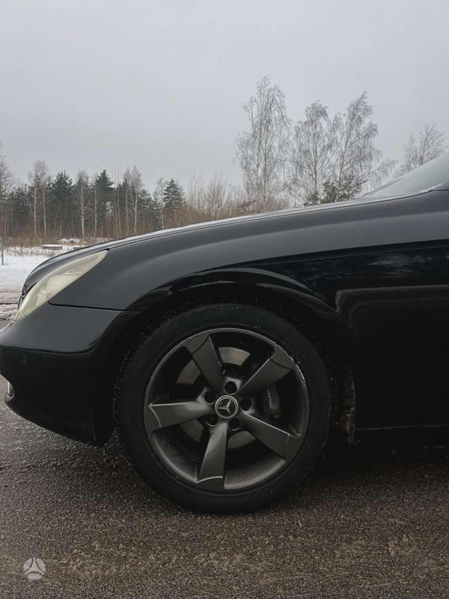 Black Mercedes-Benz CLS 350 2006 in Siauliai, with an engine capacity of 3.50 L and mileage of 303 thousand km for 5499 €, photo 4 on AUTOMOTO.COM.LV
