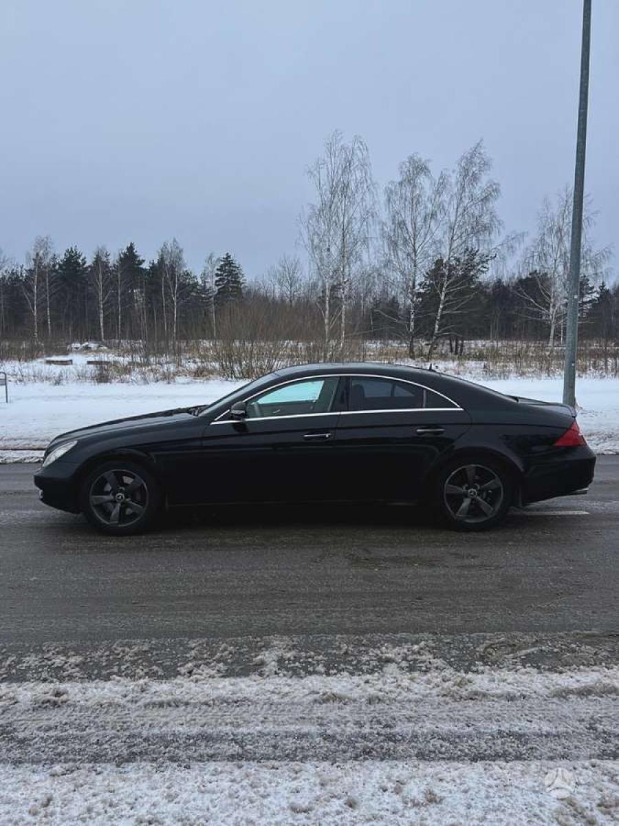 Black Mercedes-Benz CLS 350 2006 in Siauliai, with an engine capacity of 3.50 L and mileage of 303 thousand km for 5499 €, photo 5 on AUTOMOTO.COM.LV
