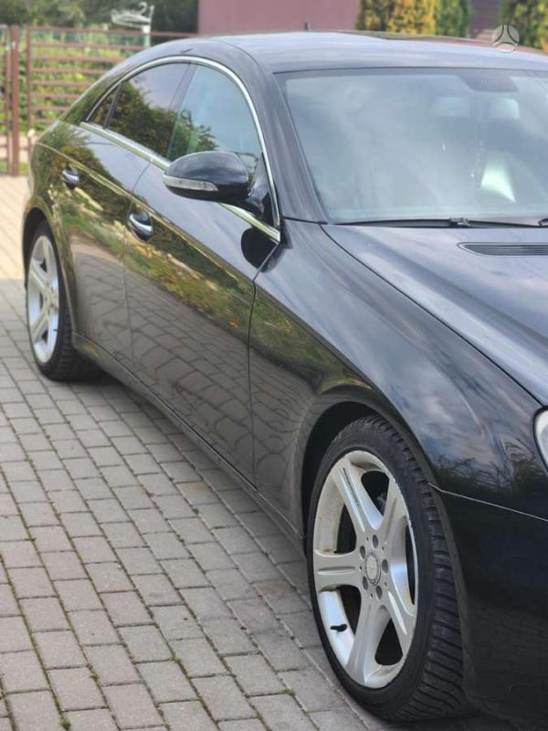 Black Mercedes-Benz CLS 350 2008 in Alytus, with an engine capacity of 3.50 L and mileage of 391 thousand km for 3850 €, photo 3 on AUTOMOTO.COM.LV