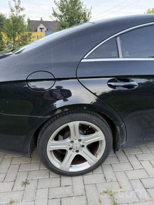 Melns Mercedes-Benz CLS 350 2009 Rīga, ar dzinēja tilpumu 3.50 L un nobraukumu 205 tūkst. km par 3800 €, foto 5 vietnē AUTOMOTO.COM.LV