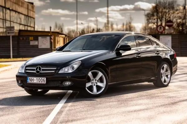 Black Mercedes-Benz CLS 350 2010 in Jelgava, with an engine capacity of 3.00 L and mileage of 255 thousand km for 8900 €, photo 1 on AUTOMOTO.COM.LV
