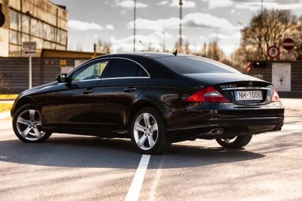 Black Mercedes-Benz CLS 350 2010 in Jelgava, with an engine capacity of 3.00 L and mileage of 255 thousand km for 8900 €, photo 4 on AUTOMOTO.COM.LV