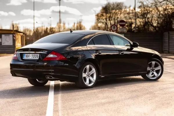 Black Mercedes-Benz CLS 350 2010 in Jelgava, with an engine capacity of 3.00 L and mileage of 255 thousand km for 8900 €, photo 5 on AUTOMOTO.COM.LV